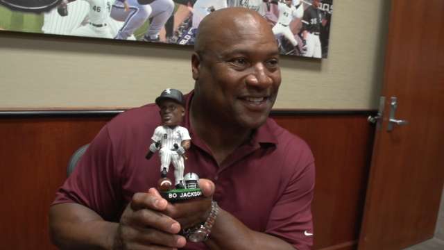 Bo Knows Bobbleheads There Is Now A Bobblehead Of Bo Jackson Breaking A Bat Over His Knee