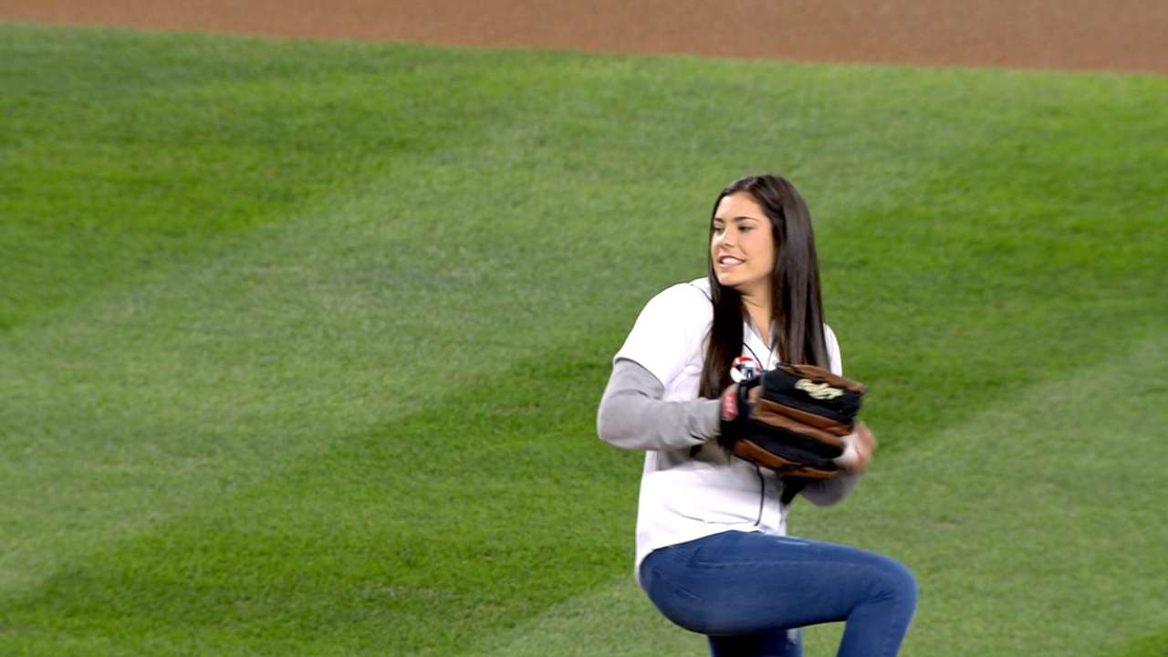 Kelsey Plum 1st pitch | 05/15/2016 | MLB.com