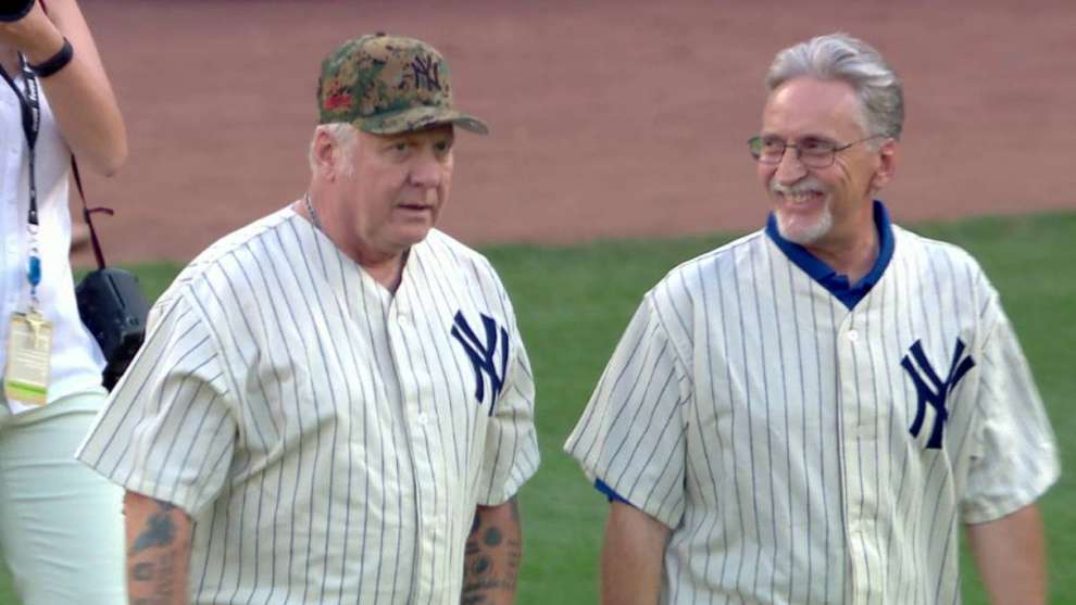Mickey Mantle's sons throw out first pitch | MLB.com
